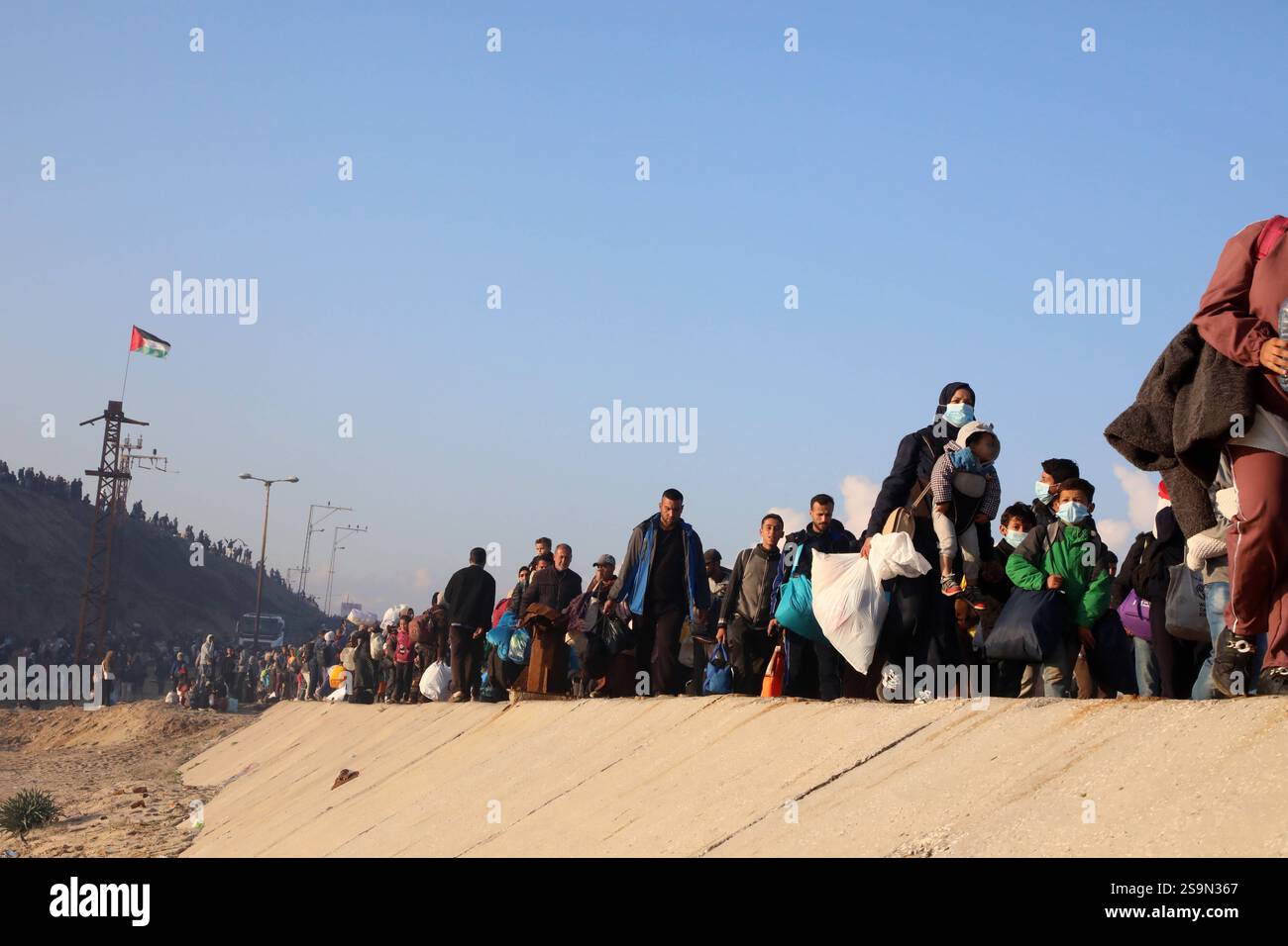 Palestinians, displaced by Israel forces, return their houses through ...