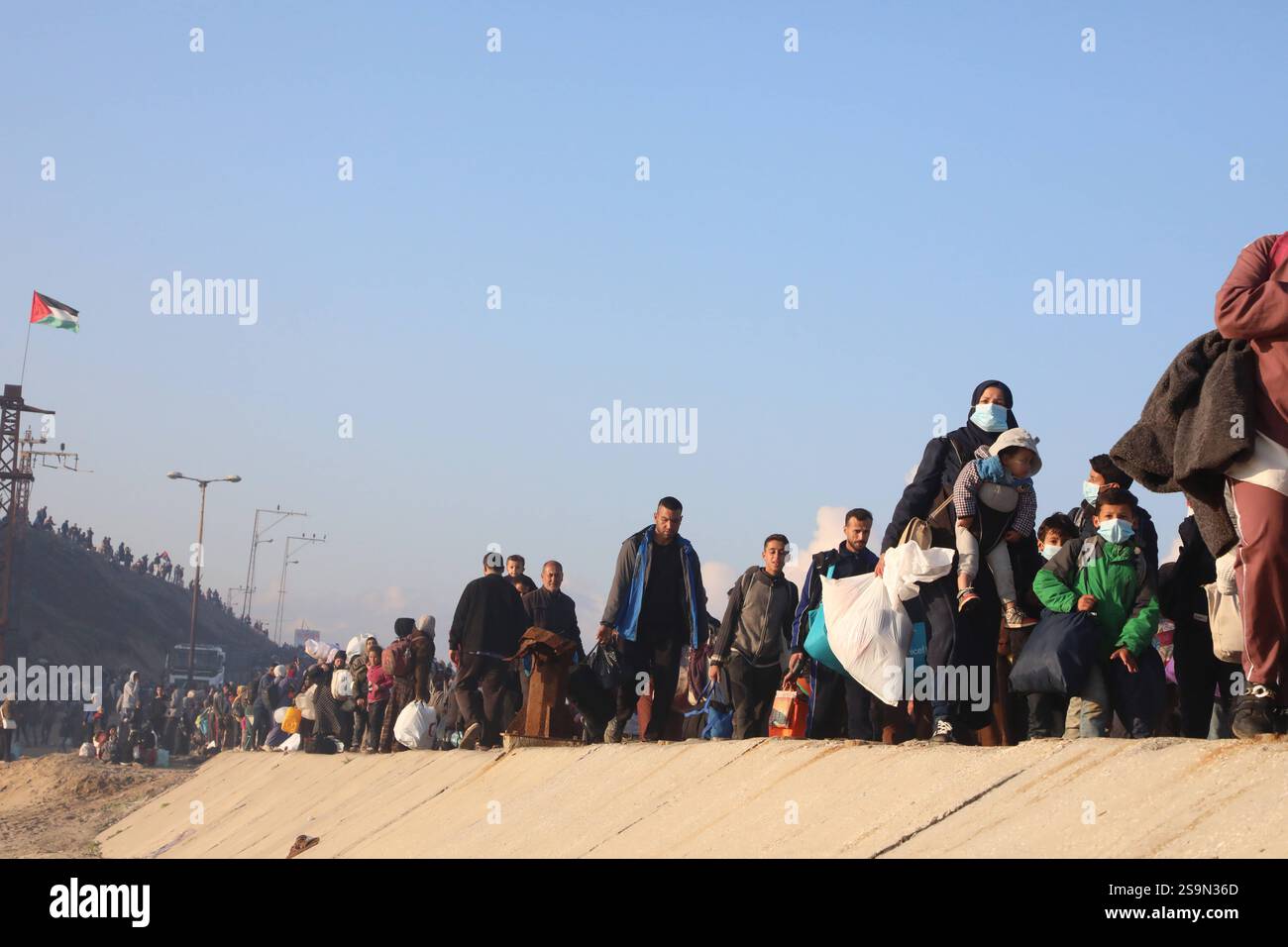Palestinians, displaced by Israel forces, return their houses through ...