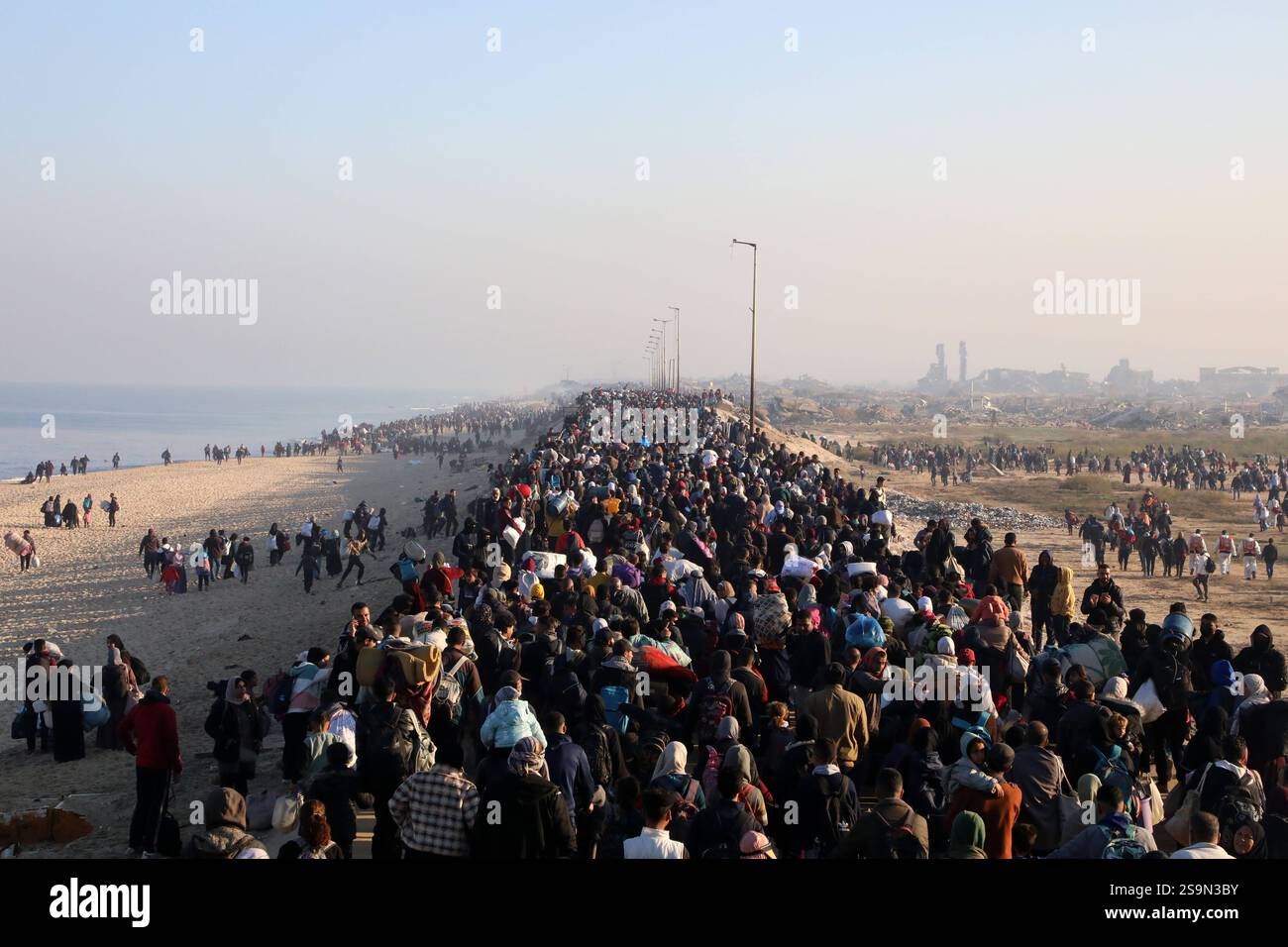 Palestinians, displaced by Israel forces, return their houses through ...
