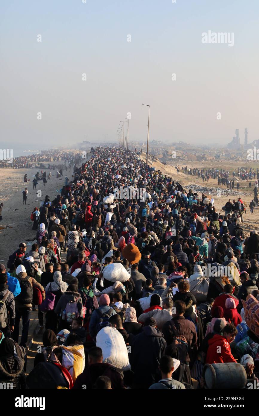 Palestinians, displaced by Israel forces, return their houses through ...