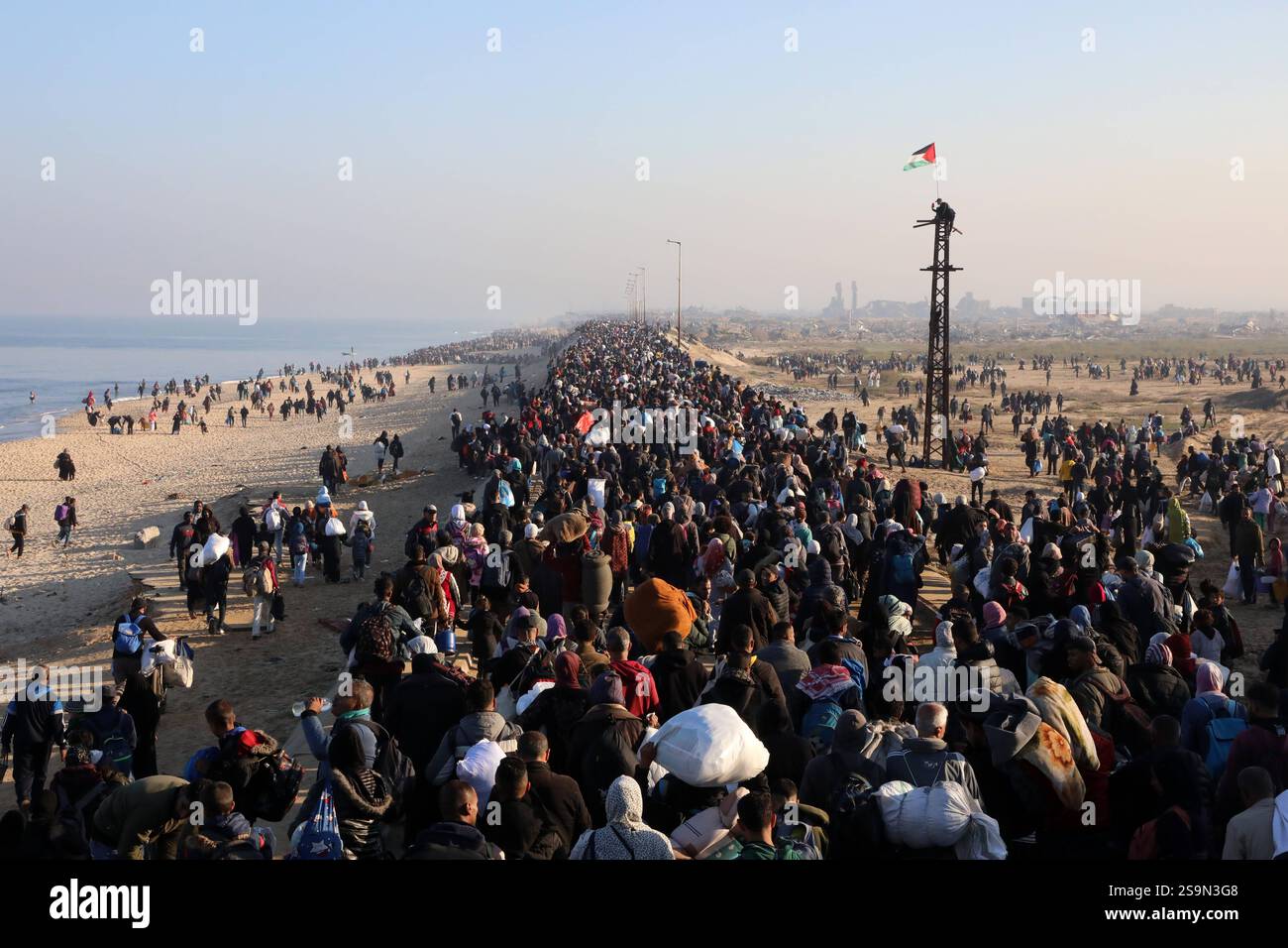 Palestinians, displaced by Israel forces, return their houses through ...