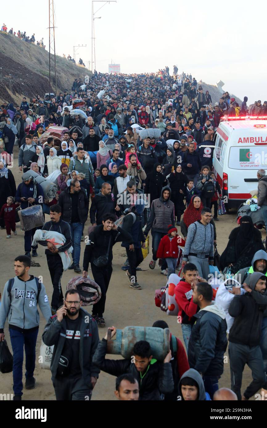Palestinians, displaced by Israel forces, return their houses through ...