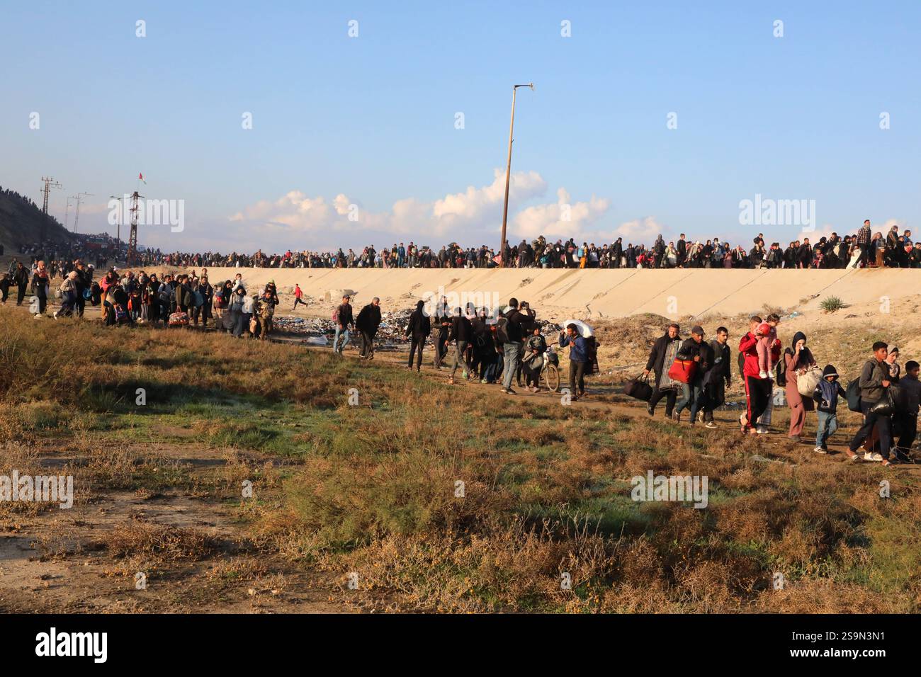 Palestinians, displaced by Israel forces, return their houses through ...