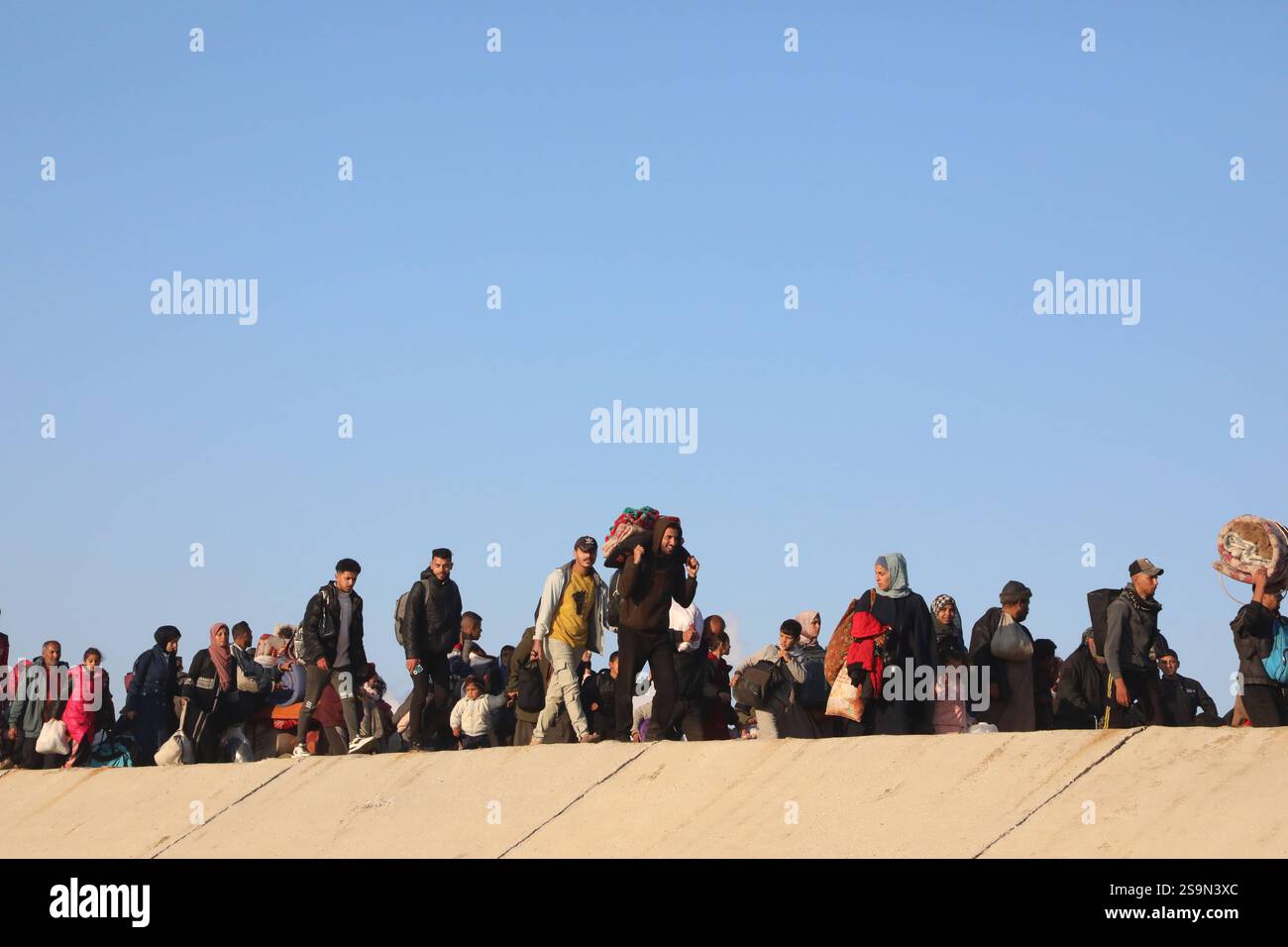 Palestinians, displaced by Israel forces, return their houses through ...
