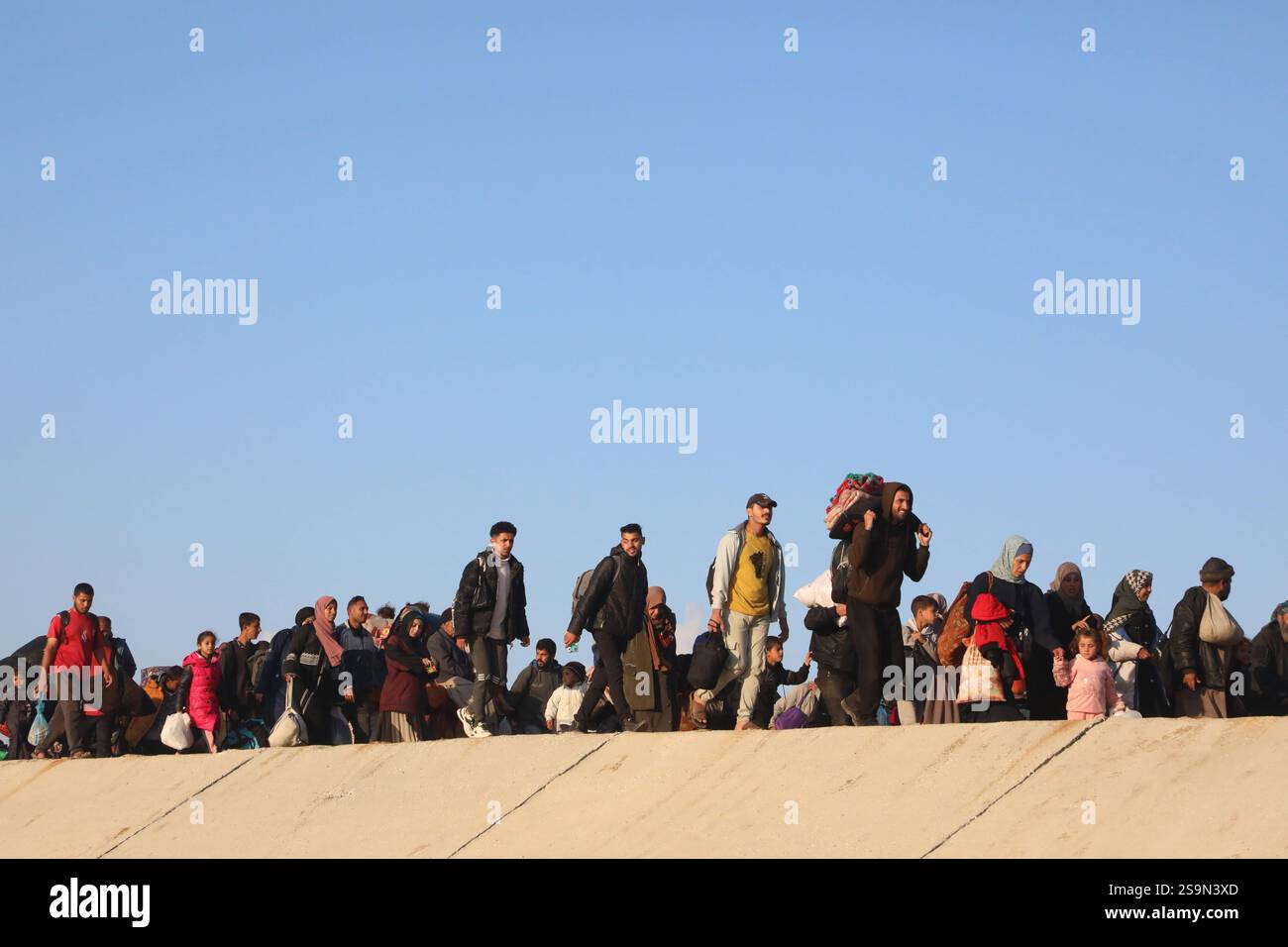 Palestinians, displaced by Israel forces, return their houses through ...