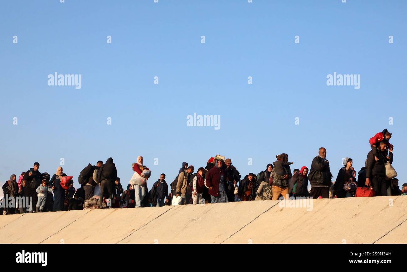 Palestinians, displaced by Israel forces, return their houses through ...