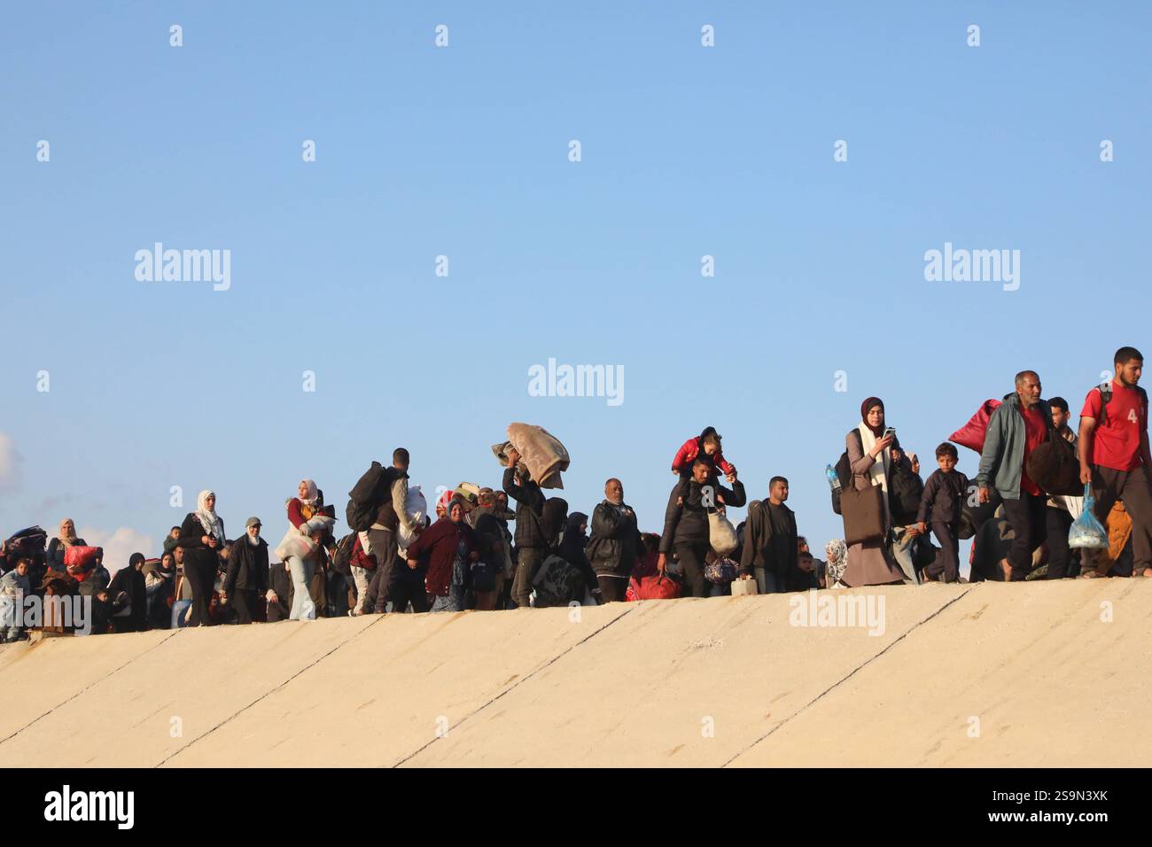 Palestinians, displaced by Israel forces, return their houses through ...