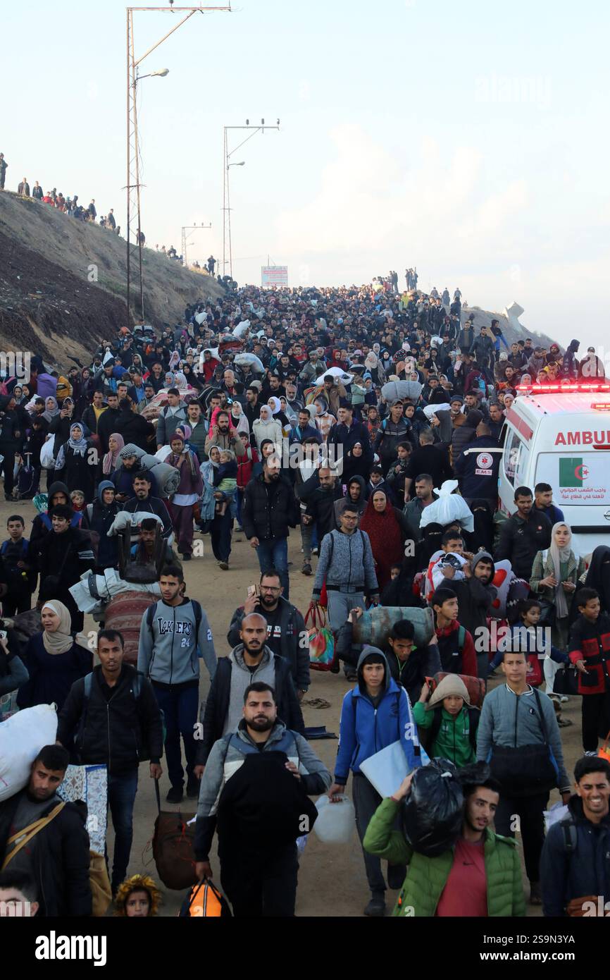 Palestinians, displaced by Israel forces, return their houses through ...