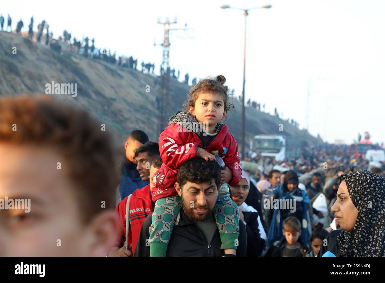 Palestinians, displaced by Israel forces, return their houses through ...