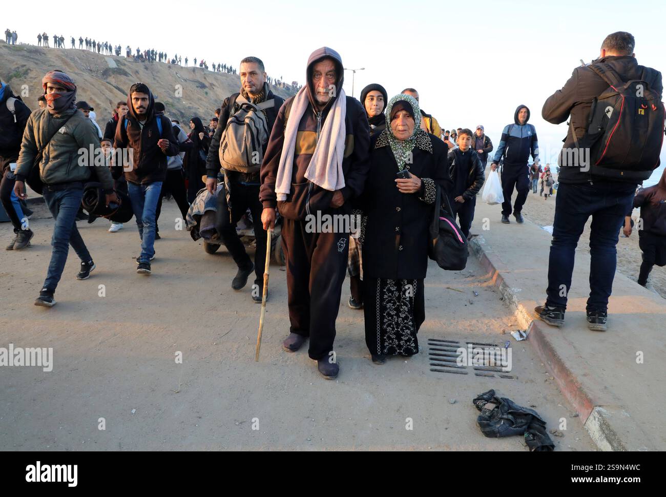 Palestinians, displaced by Israel forces, return their houses through ...