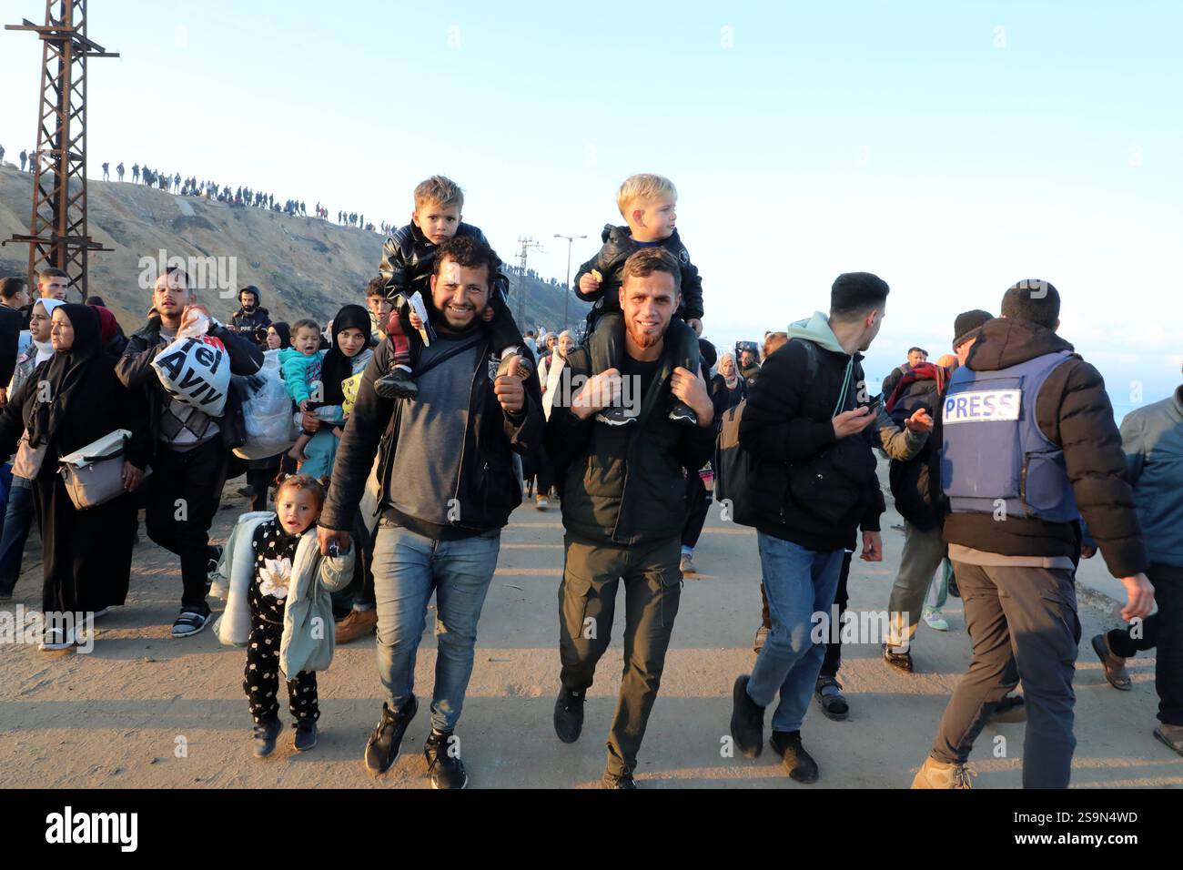 Palestinians, displaced by Israel forces, return their houses through ...