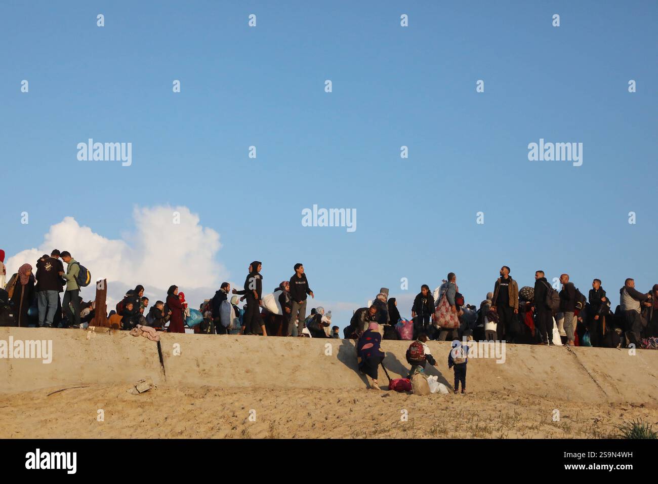 Palestinians, displaced by Israel forces, return their houses through ...