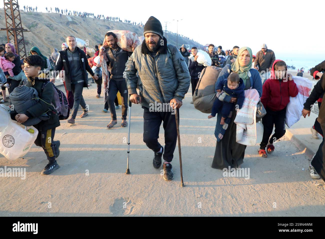 Palestinians, displaced by Israel forces, return their houses through ...