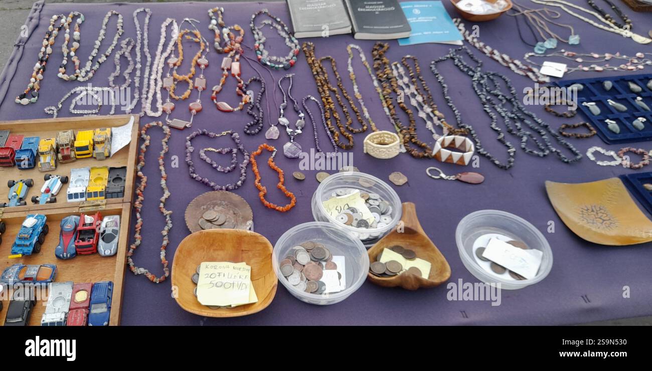 stall at flea market Stock Photo - Alamy