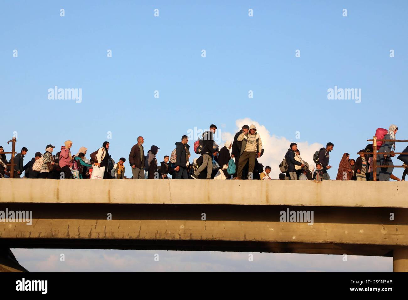 Palestinians, displaced by Israel forces, return their houses through ...