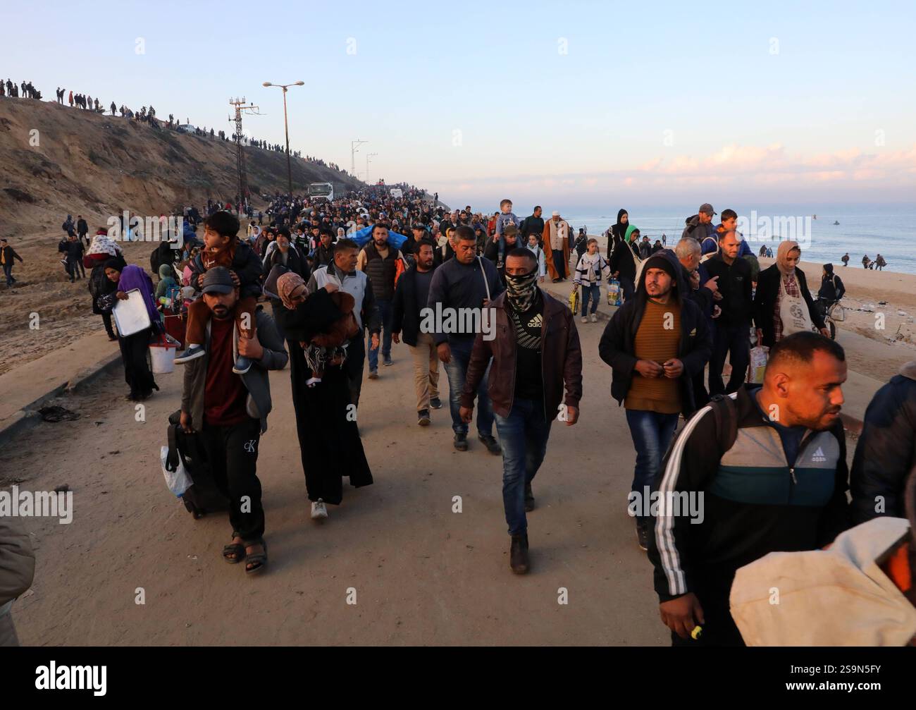 Palestinians, displaced by Israel forces, return their houses through ...