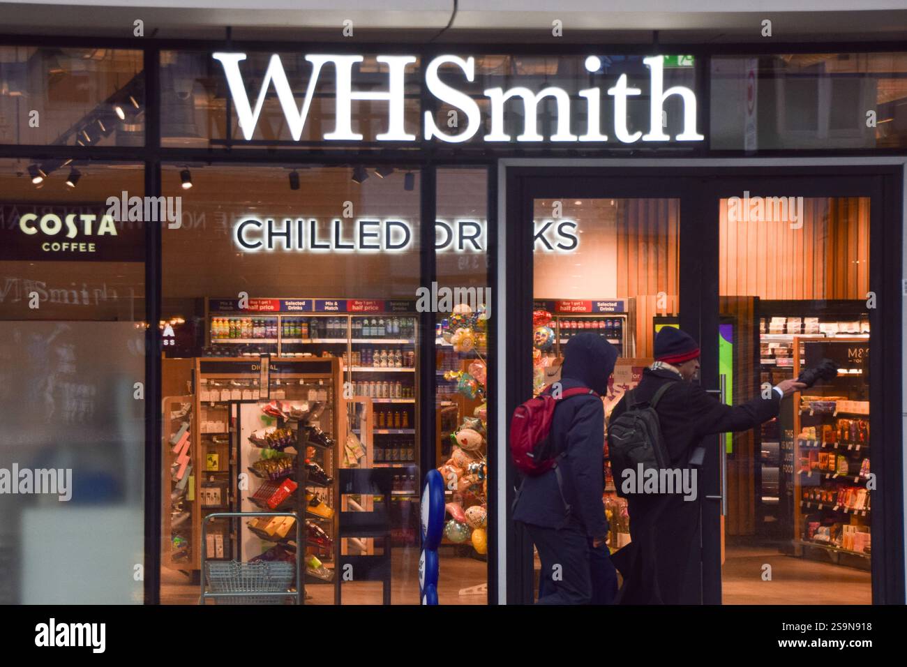 London, England, UK. 27th Jan, 2025. Exterior view of a WH Smith store ...