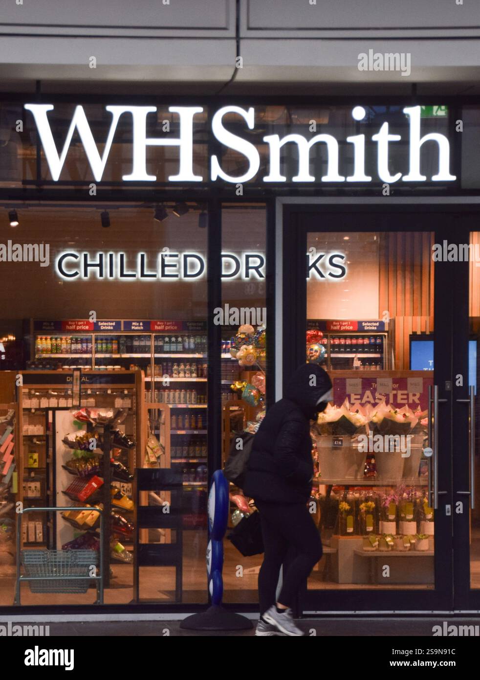 London, England, UK. 27th Jan, 2025. Exterior view of a WH Smith store ...