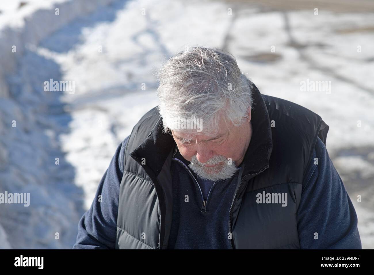 62 year old man outdoors while on vacation in Colorado Stock Photo - Alamy