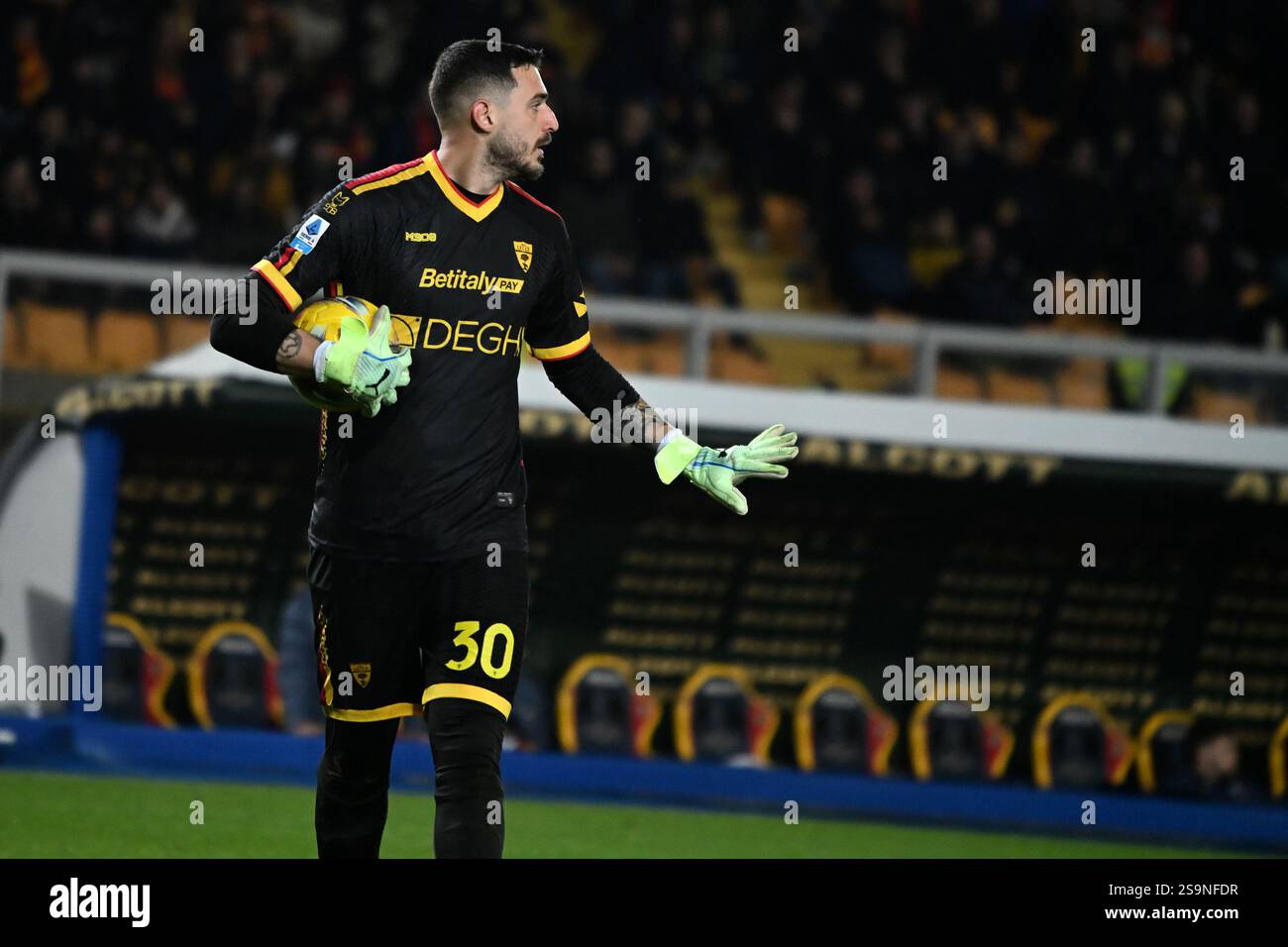 Lecce, Italy. 26th Jan, 2025. Wladimiro Falcone during Us Lecce vs Fc ...