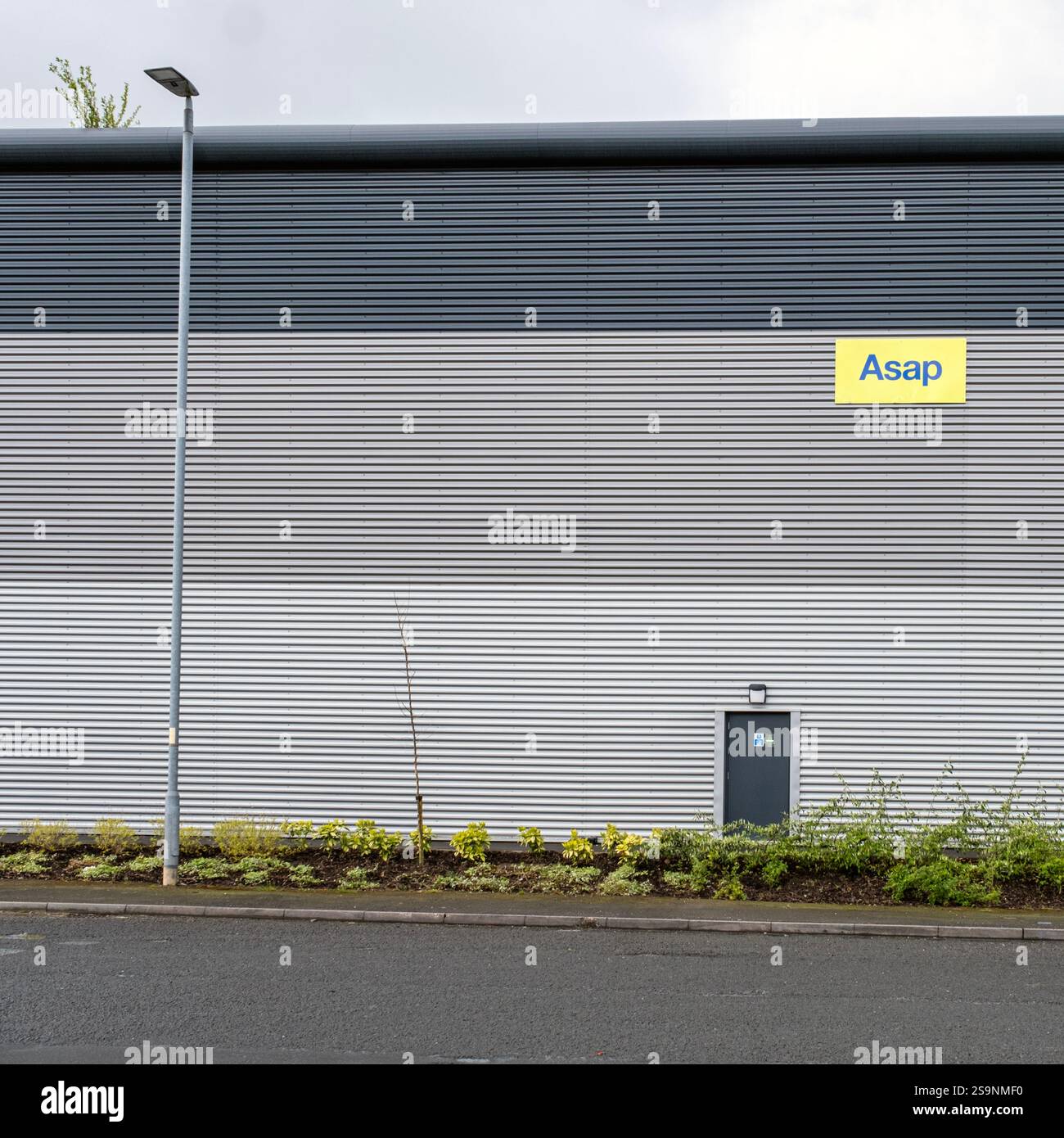 Sign on industrial unit hi-res stock photography and images - Alamy