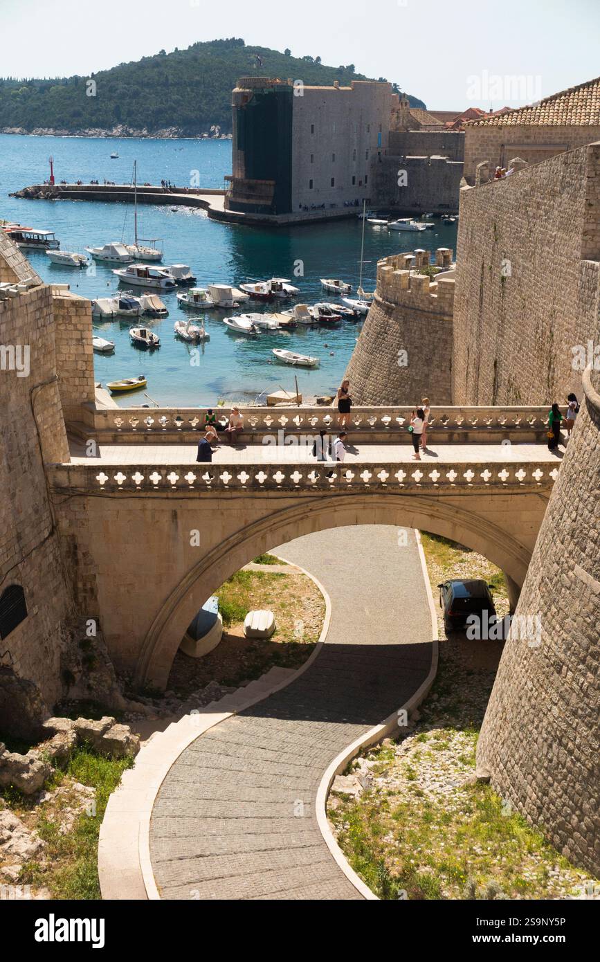 Revelin bridge leading from the main Eastern side entrance through ...