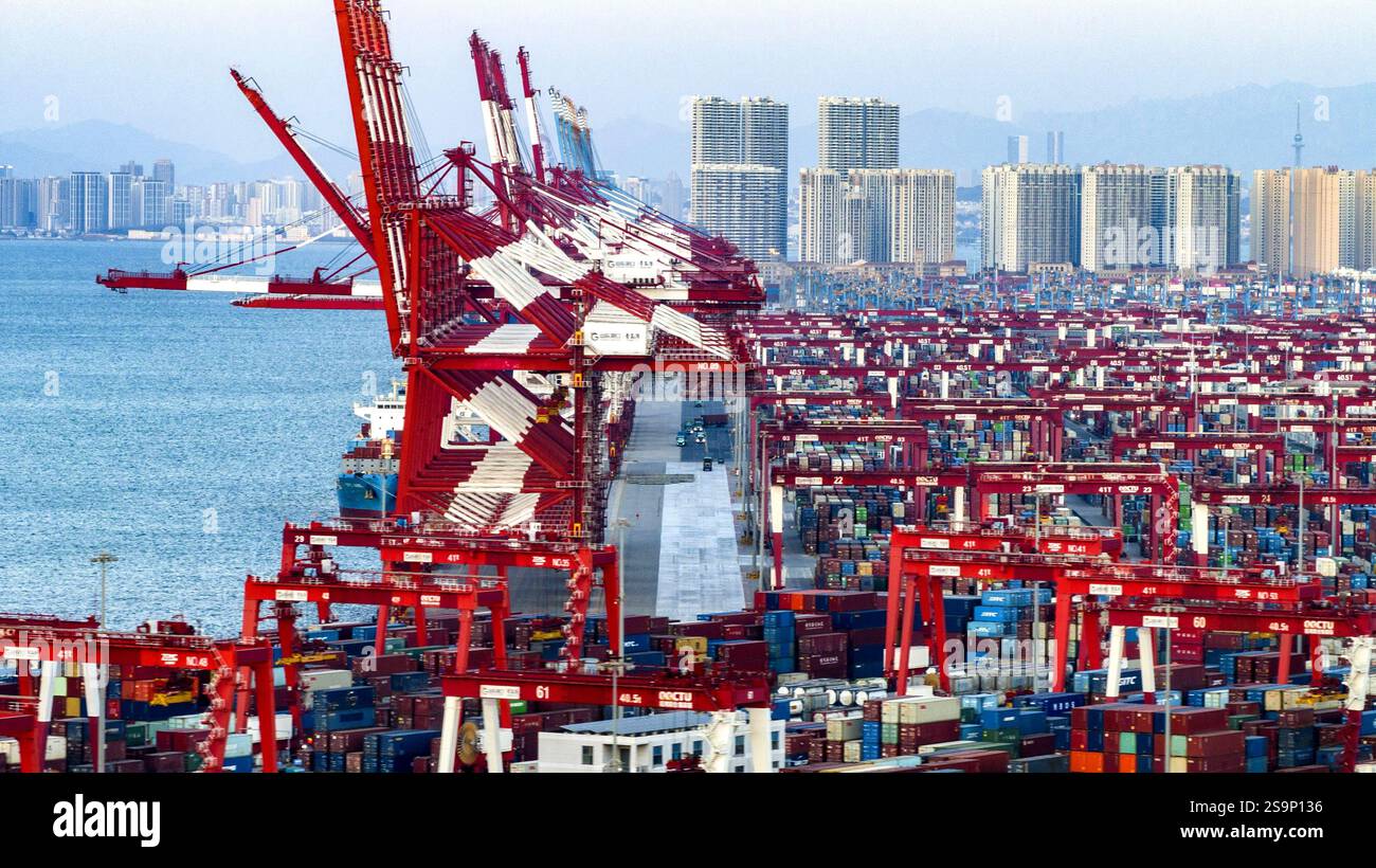 QINGDAO, CHINA - JANUARY 27, 2025 - A cargo ship loads containers at ...