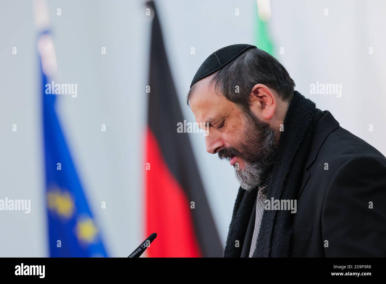 Duesseldorf, Germany. 27th Jan, 2025. Rabbi and cantor Aaron Malinsky ...