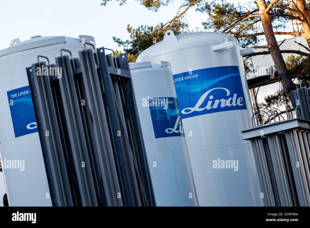 Linde plc logo hi-res stock photography and images - Alamy