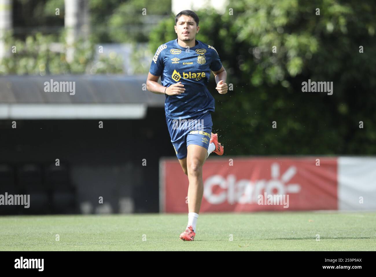 Santos, Brazil. 27th Jan, 2025. SP - SANTOS - 01/27/2025 - SANTOS, TRAINING - Luca Meirelles ...