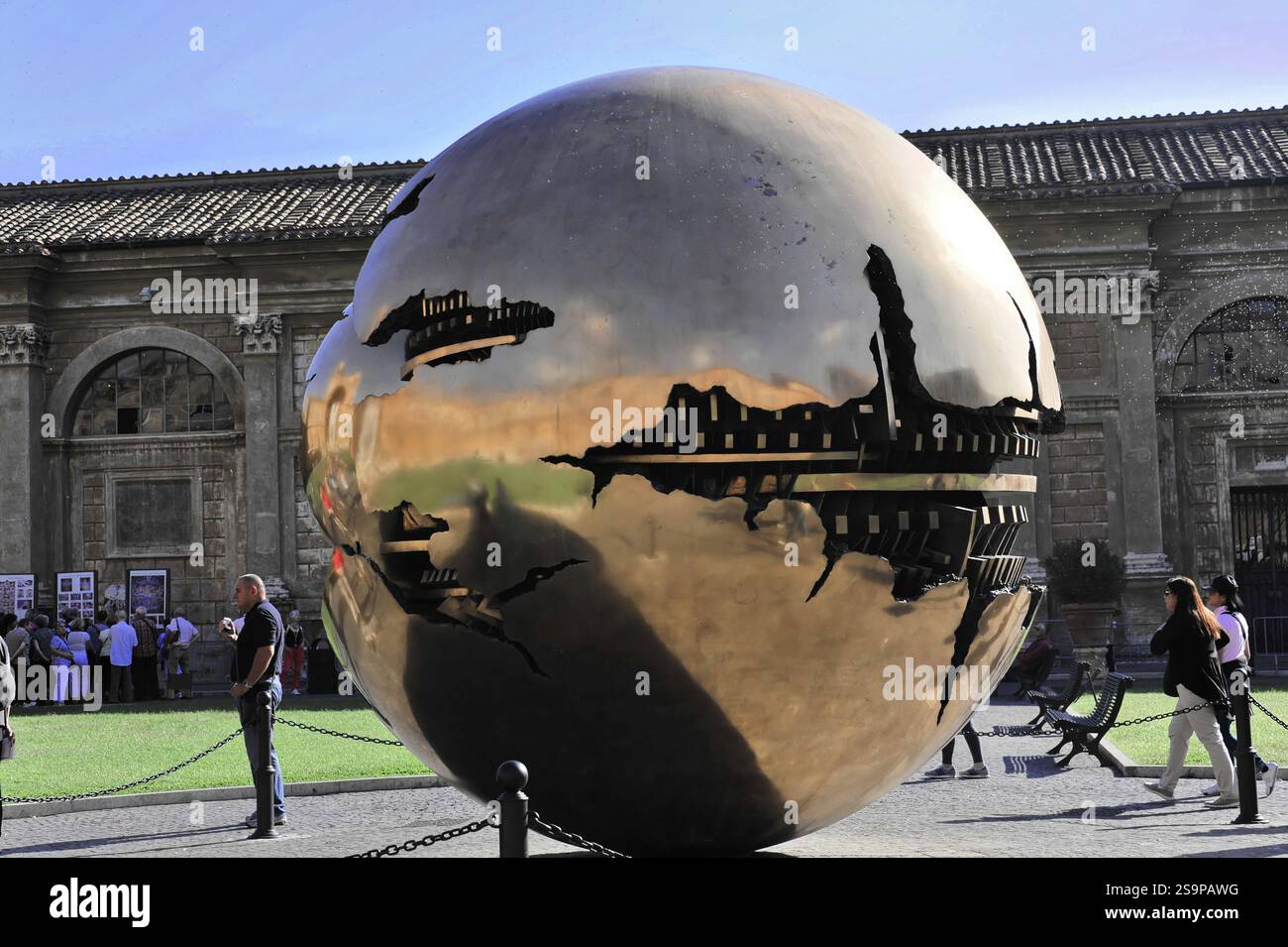 Mappa Monda, Sfera con Sfera, Globe, Palazzetto del Belvedere, Cortile ...