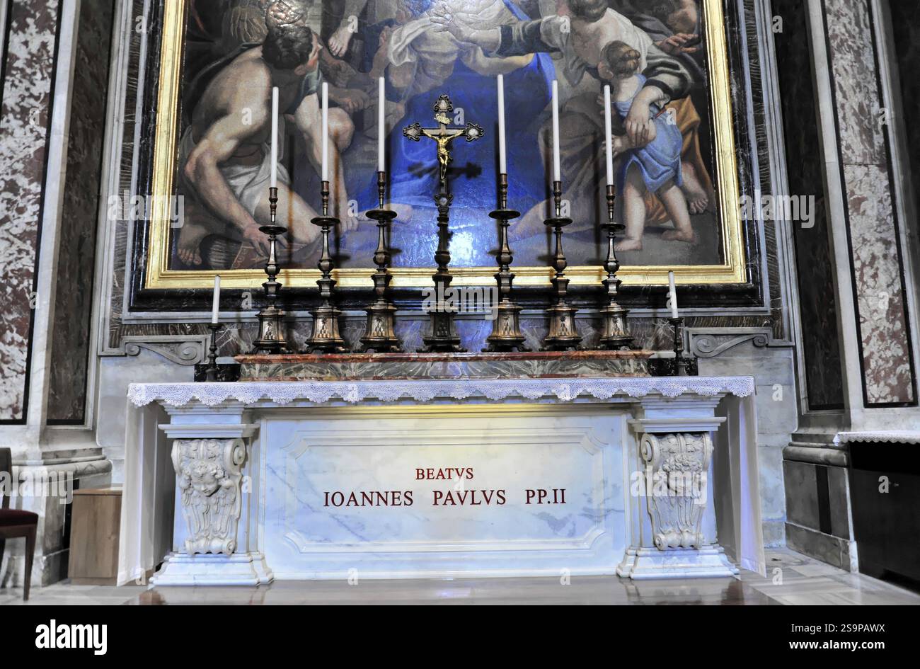 St Peter's Basilica, Vatican, Rome, Italy, Richly decorated altar with ...