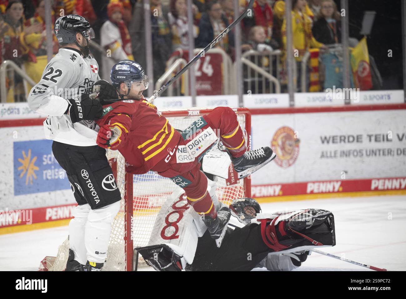 PSD Bank Dome, Duesseldorf, North Rhine-Westphalia, Justin Richards (Duesseldorfer EG, #14 ...