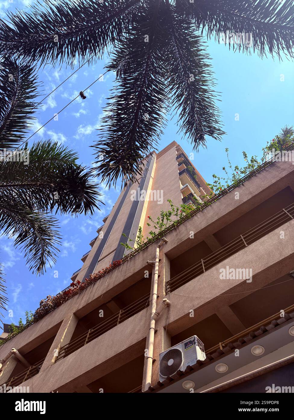 Never ending building to sky Stock Photo - Alamy