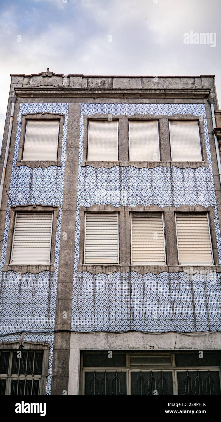Traditional Portuguese Tiled Building in Porto Stock Photo - Alamy