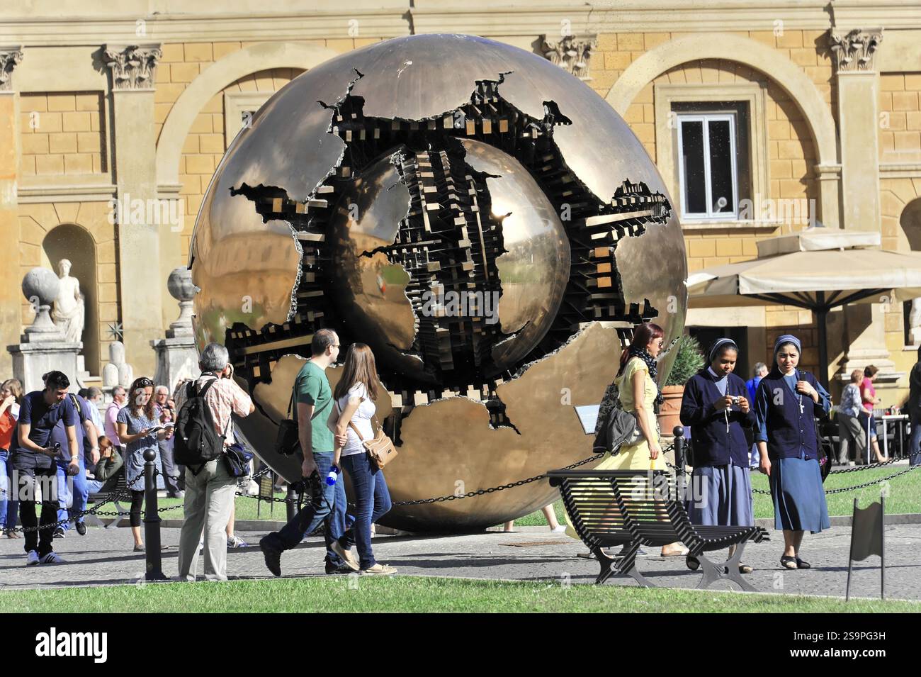 Mappa Monda, Sfera con Sfera, Globe, Palazzetto del Belvedere, Cortile ...
