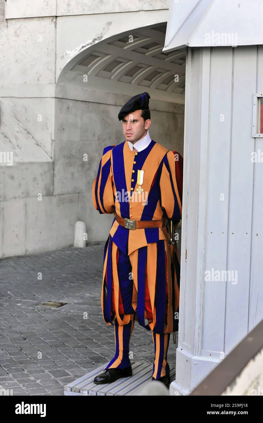 Guard soldier of the Swiss Guard, San Pietro, St. Peter's Basilica ...