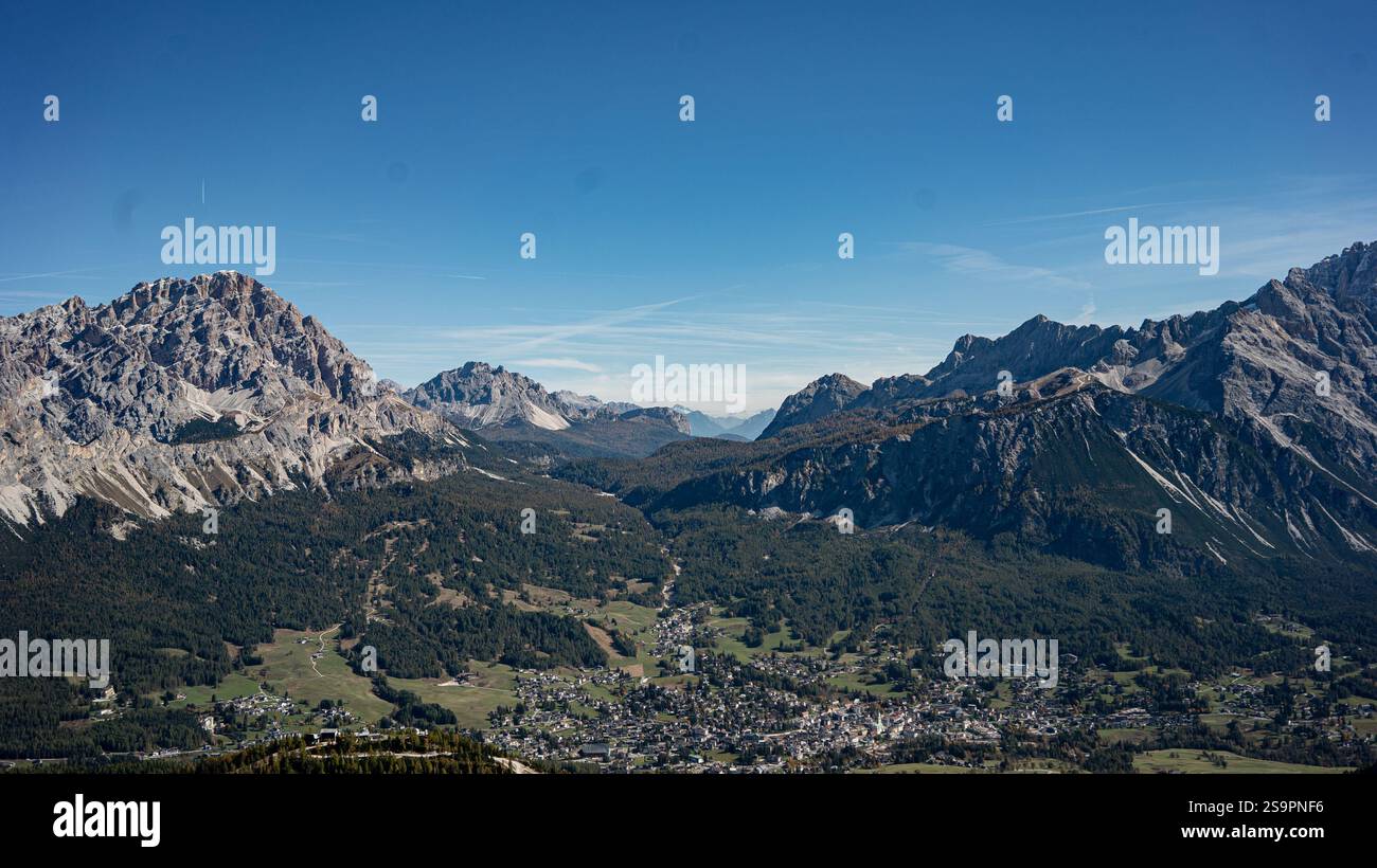 Alpine Wonders: Nature’s Italian Masterpiece Stock Photo - Alamy