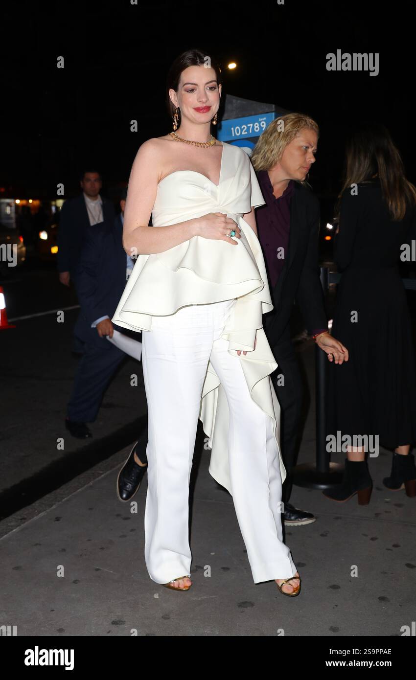 Anne Hathaway arriving at Amazon's Museum Of Modern Love pop-up at 632 ...