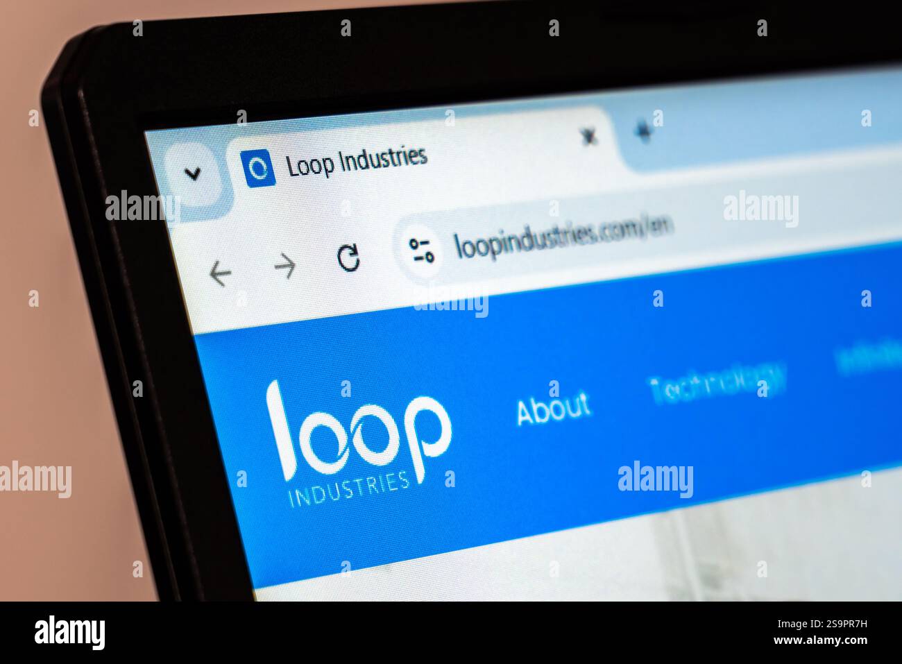 New York, USA - January 26, 2025: Loop Industries website homepage with ...