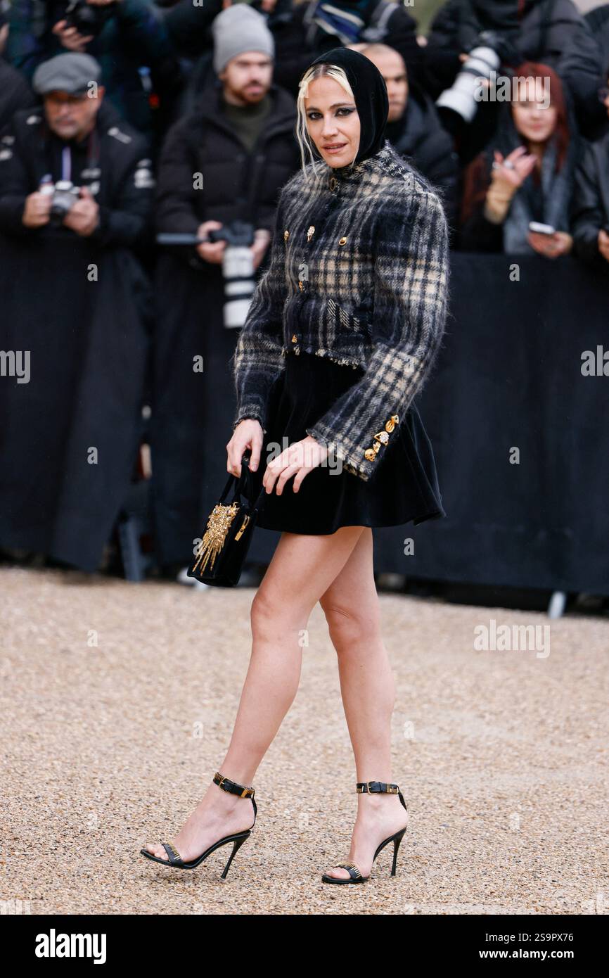 Paris, France. 27th Jan, 2025. Pixie Lott arrives to Schiaparelli ...
