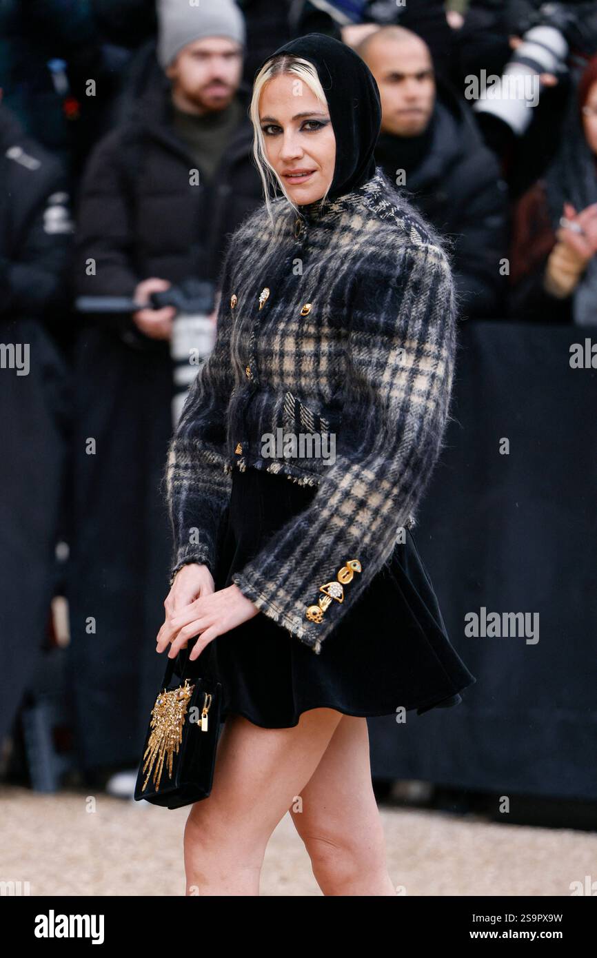 Paris, France. 27th Jan, 2025. Pixie Lott arrives to Schiaparelli ...