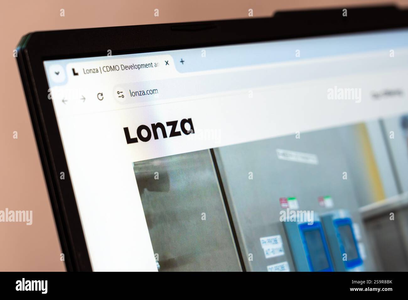 New York, USA - January 26, 2025: Lonza official website homepage showcasing CDMO development ...