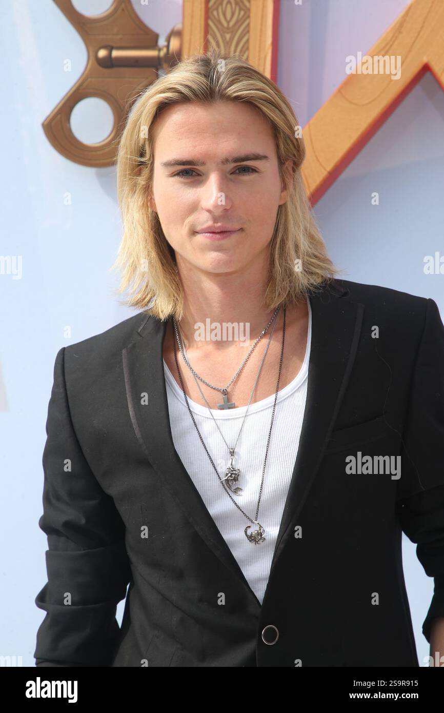 Luke Eisner at the 'Klaus' film premiere, Los Angeles, USA - 2nd ...