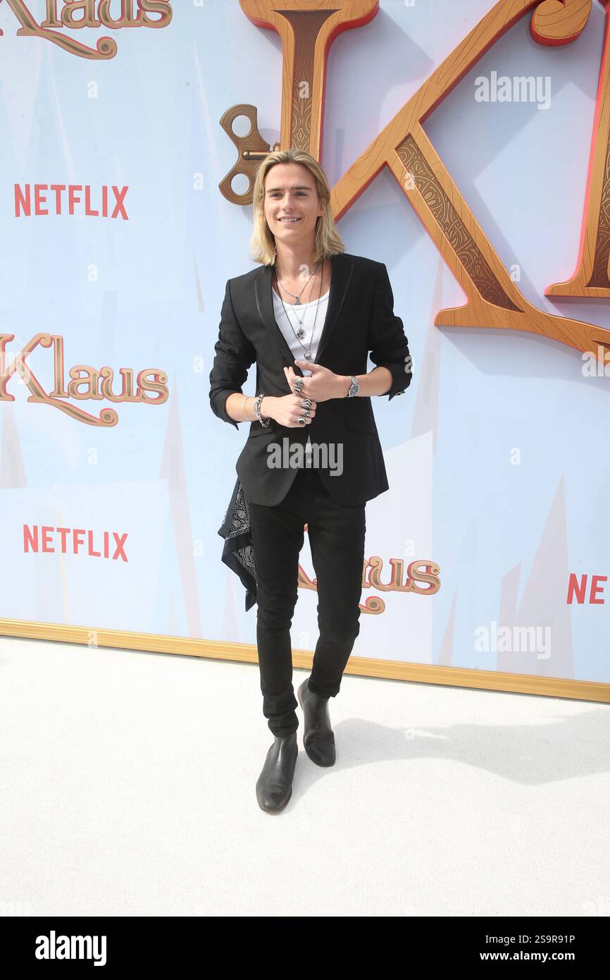 Luke Eisner at the 'Klaus' film premiere, Los Angeles, USA - 2nd ...
