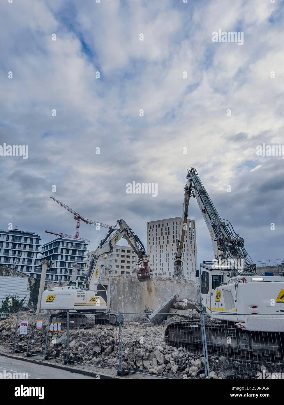 France Bordeaux 01.20.2025, Building demolition excavator with ...