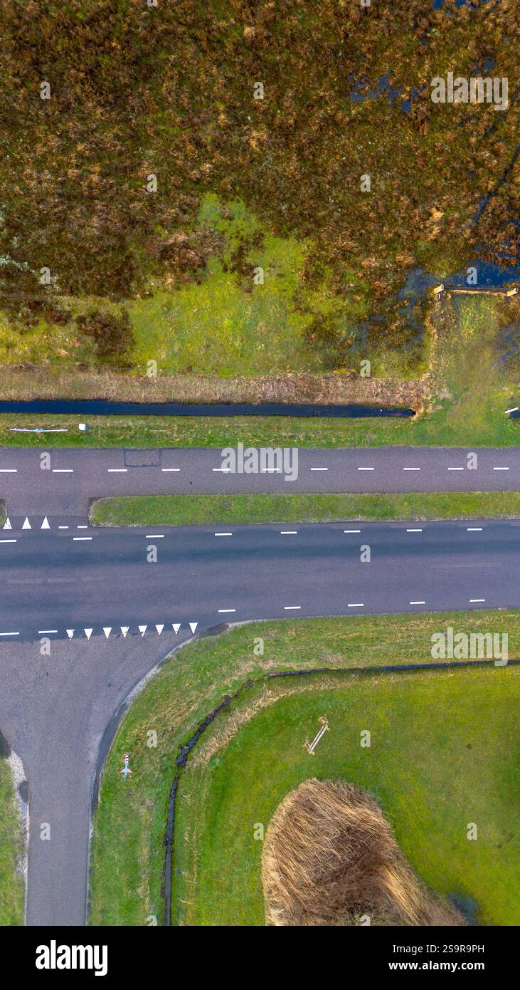 Rural road intersection marked hi-res stock photography and images - Alamy