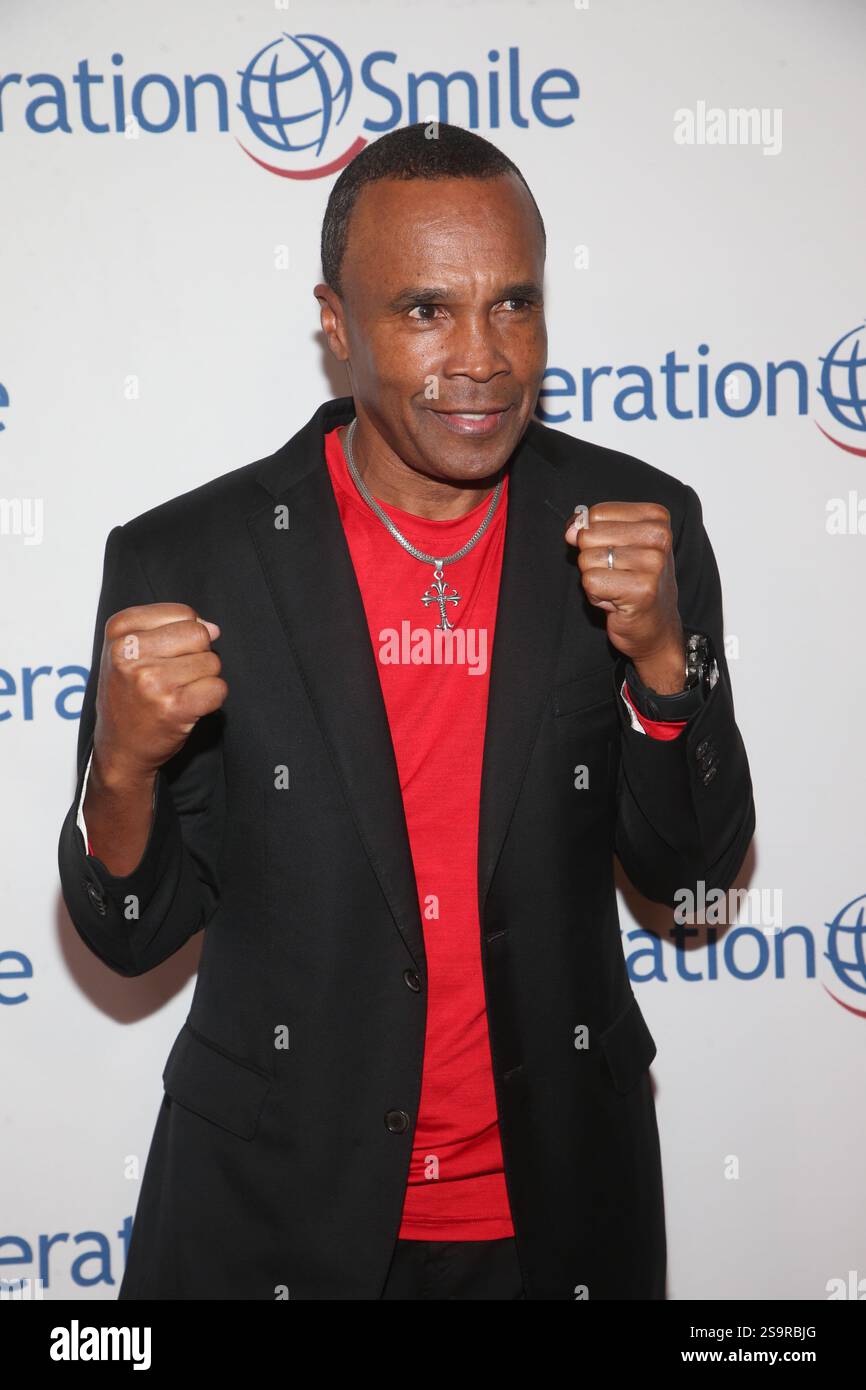 Sugar Ray Leonard at the Operation Smile hosts Hollywood Fight Night ...