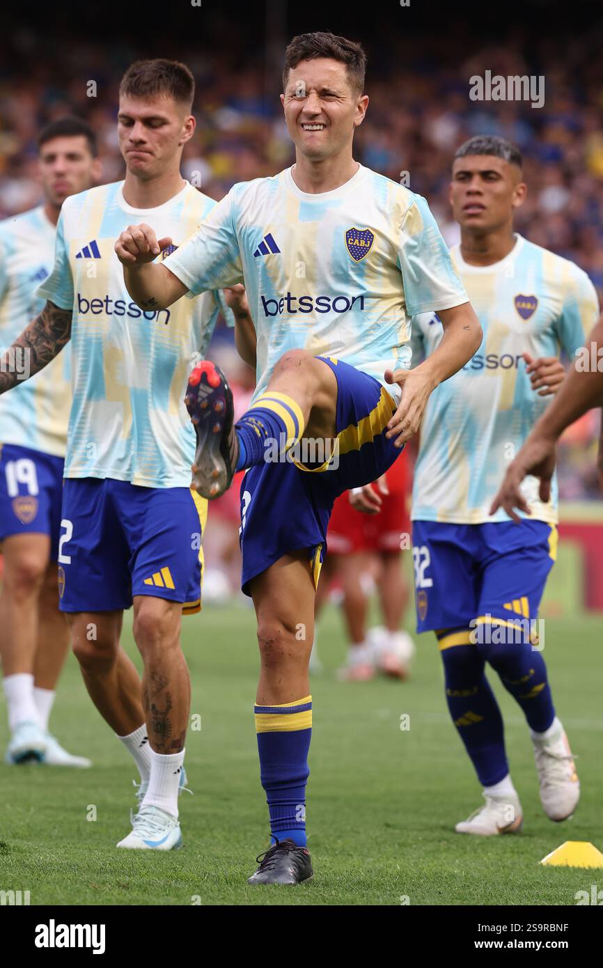 Boca Juniors' Spaniard midfielder Ander Herrera (C) warms up before the ...