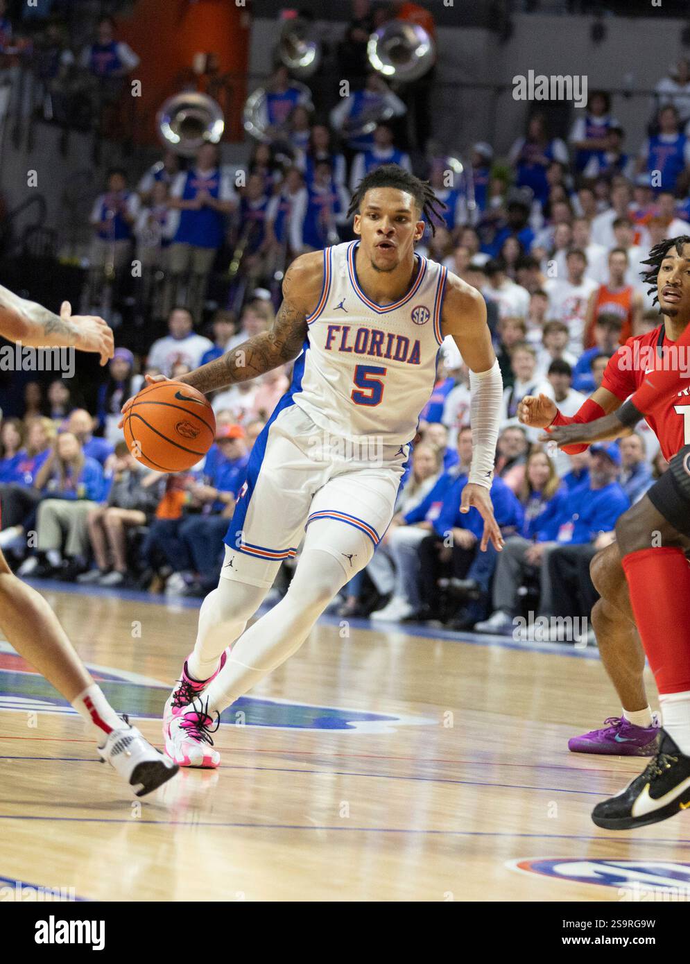 Florida guard Will Richard (5) drives during the second half of an NCAA ...